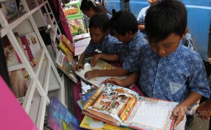 Perpusnas Sebut Minat Baca di Indonesia Masih Rendah - Wartakotalive.com