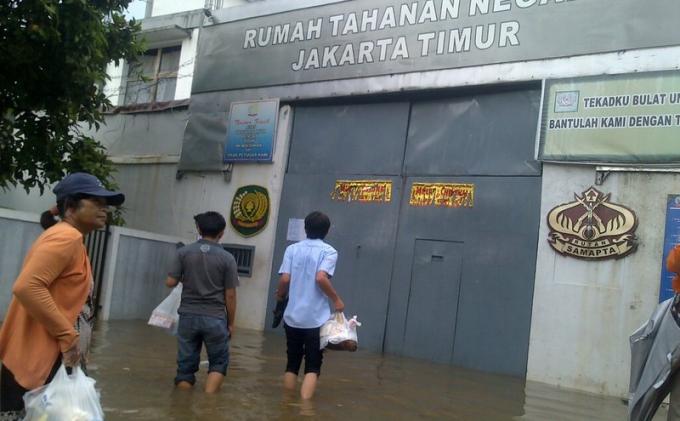 Rutan Pondok Bambu Terendam Air Setengah Meter - Wartakotalive.com