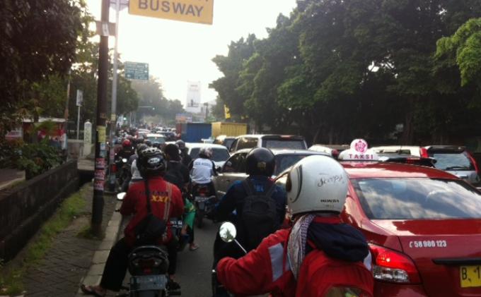 Pukul 09.00 Jalan Raya Pos Pengumben Macet - Wartakotalive.com