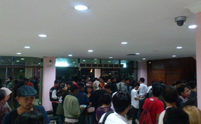 Graha Bhakti Budaya TIM Cikini Jakpus Dipadati Penggemar Sawung Jabo ...