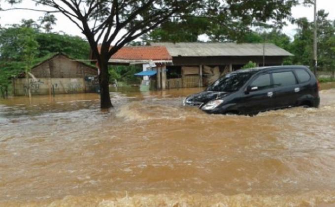 Kali Sabi Meluap, Perum Total Persada Banjir 2,1 Meter - Wartakotalive.com