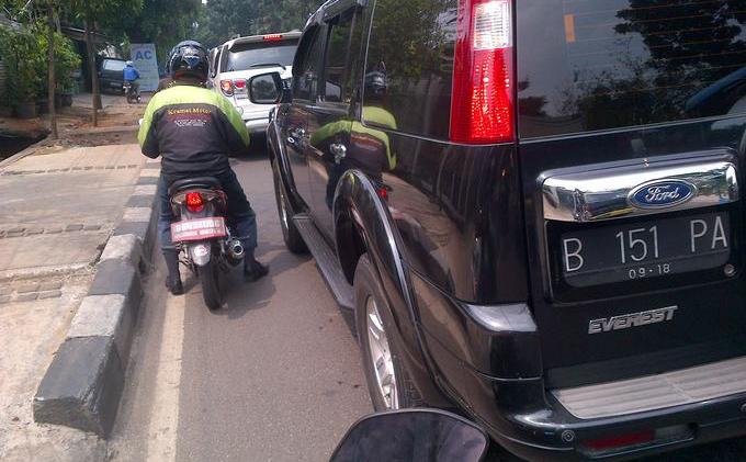 10:43 Lalu Lintas Jalan Panjang Raya Macet - Wartakotalive.com