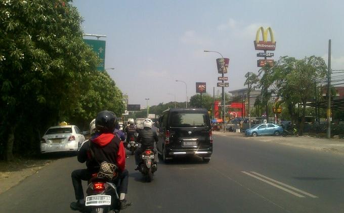 11:18 WIB Jalan Raya Kalimalang Arah Cawang Ramai Lancar ...