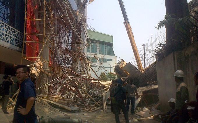 Evakuasi Korban Jembatan Roboh di TIM Masih Berlangsung - Wartakotalive.com