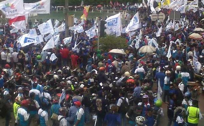 Dua Bus Buruh PT Unitex Berangkat ke Jakarta - Wartakotalive.com