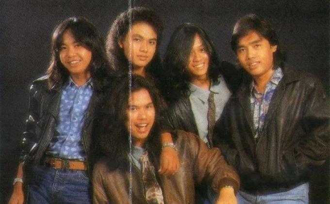 Ciptakan Lagu 'Kamulah Satu-satunya', Mendiang Erwin Prasetya Terima ...