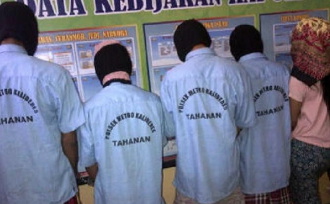 Cewek Ini Nekat Ikut Teman-temannya Merampok Minimarket - Wartakotalive.com