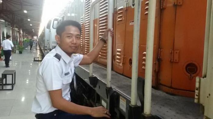 Inilah Cerita Masinis Muda Saat Bertugas di Hari Lebaran ...