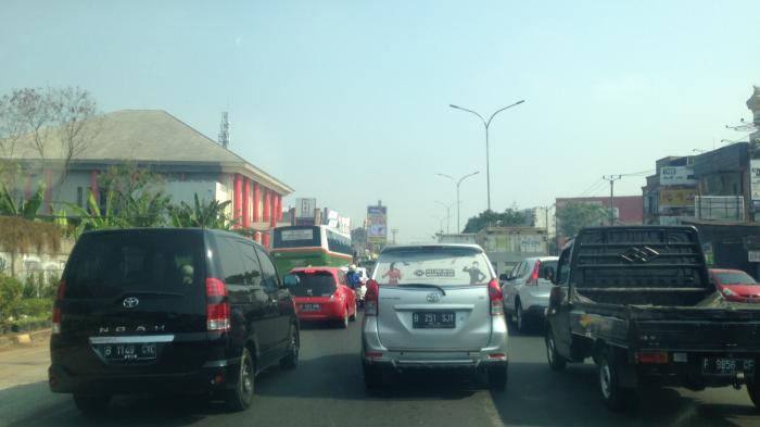 09:50 Jalan Raya Serpong Macet - Wartakotalive.com