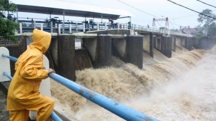 Tinggi Muka Air Empat Pintu Air di Jakarta Status Siaga 3, Warga Ibu Kota Diminta Waspada Banjir ...