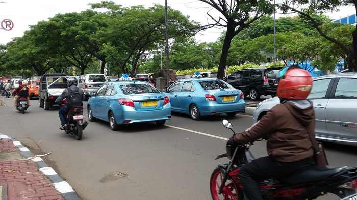 Taksi Blue Bird Langka di Jalanan - Wartakotalive.com