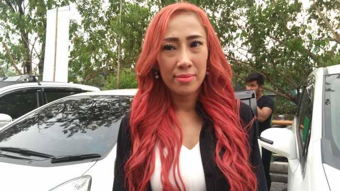 Dewi Sanca Berikan Donasi ke Keluarga Irma Bule - Wartakotalive.com