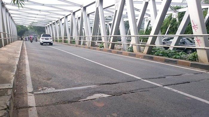 Sambungan Jalan di Jembatan Juanda Depok Berlubang - Wartakotalive.com