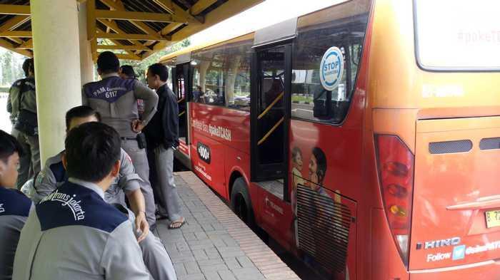 Sopir Bus TransJakarta Gandeng Tiga Bakal DIgaji Rp 15 Juta ...