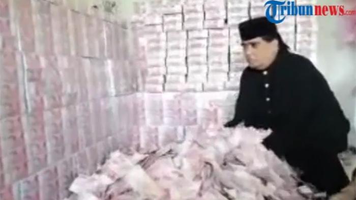 VIDEO: Begini Cara Dimas Kanjeng Gandakan Uang Secara Gaib ... VIDEO: Begini Cara Dimas Kanjeng Gandakan Uang Secara Gaib ...