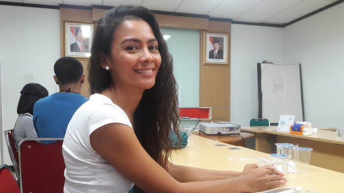 Ully Triani Menangis Melihat Keindahan Alam Indonesia - Wartakotalive.com