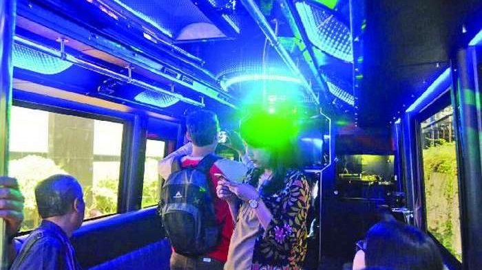 Ini Dia Bus Royale VIP yang Bikin Heboh karena Dalamnya Mirip Diskotek ...