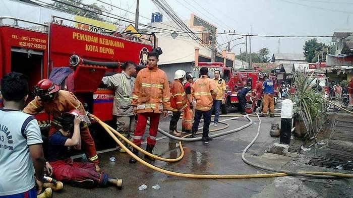 Ada Ledakan Berkali-kali Dalam Kebakaran di Jalan Asrama Kostrad Bikin ...
