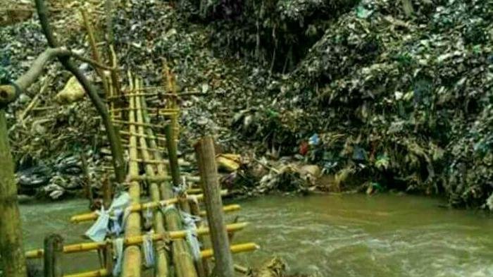 Sampah di TPA Cipayung Depok Longsor dan Nyaris Tutup Aliran Sungai - Wartakotalive.com