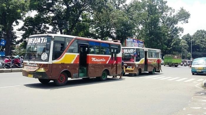 Sopir Miniarta yang Jatuhkan Seorang Ibu di Cisalak, Masih Diburu ...