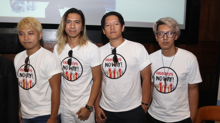 Lagu 'Tulisan Takdir Dunia', Keseruan J-Rocks di Kawasan Pedesaan ...