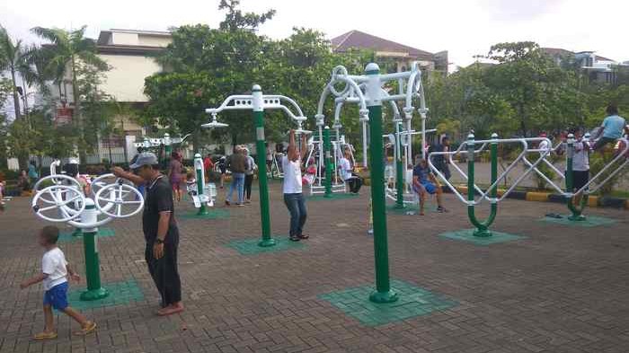 Warga Nikmati Fasilitas Fitness Gratis di GOR Danau Sunter ...