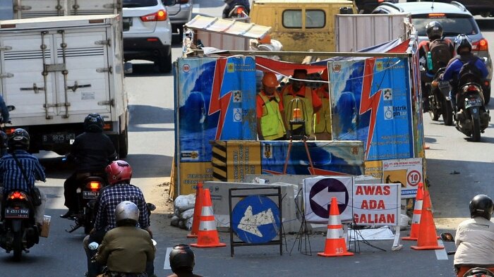 BERITA FOTO: Proyek di Tengah Jalan Bikin Macet dan Ruwet ...