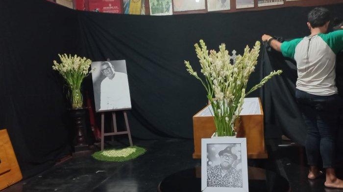 VIDEO Kabar Duka, Pendiri Teater Koma Norbertus Riantiarno Meninggal ...