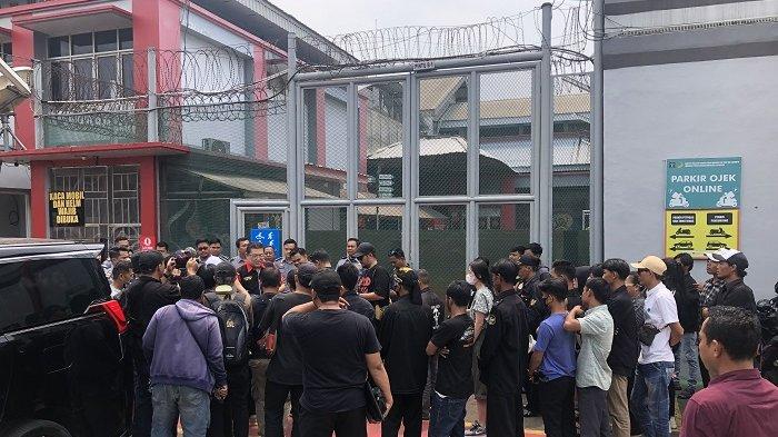 Alvin Lim Lanjutkan Profesinya Sebagai Pengacara Setelah Bebas dari ...