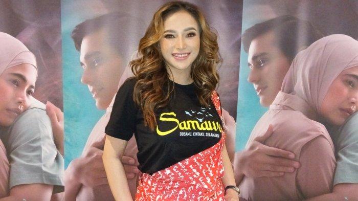 Santai, Ini Cerita Amel Alvi Lakoni Adegan Ciuman dengan Alexzander ...
