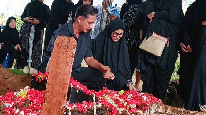 Ibunda Ussy Sulistyawati Meninggal Dunia, Andhika Pratama Ikut ...