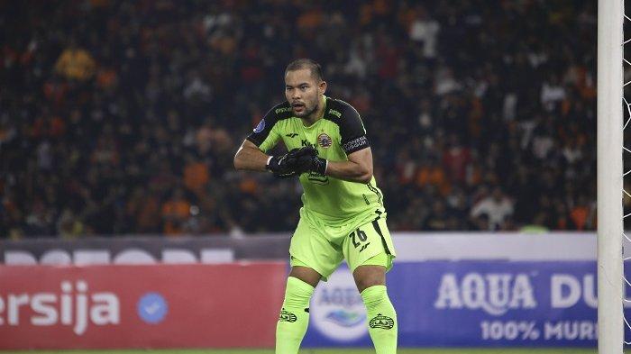 Atraksi Scorpion Pass Kiper Persija Andritany Mendunia setelah Mendapat ...