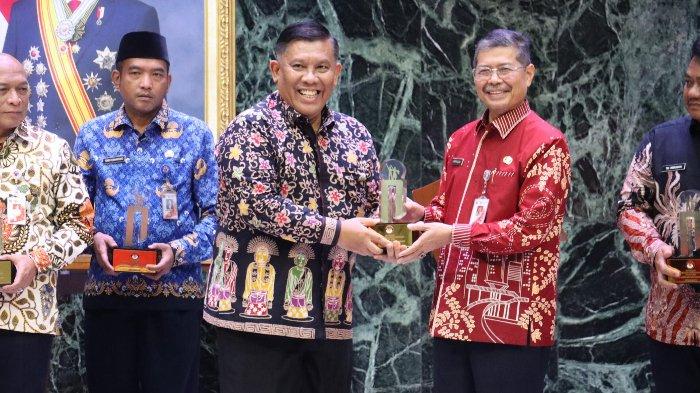 Kanwil Kemenkumham DKI Jakarta Raih Penghargaan Badan Publik Informatif ... Kanwil Kemenkumham DKI Jakarta Raih Penghargaan Badan Publik Informatif ...