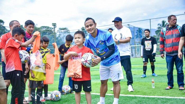 Persib Legend dan Seejontor FC Berbagi Bola dan Sukacita di Tasikmalaya ...
