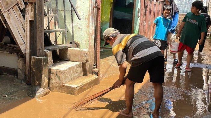 Titik-titik Banjir di Jakarta Telah Surut, BPBD Jakarta Sebut Warga Mulai Bersihkan Sisa Banjir ...