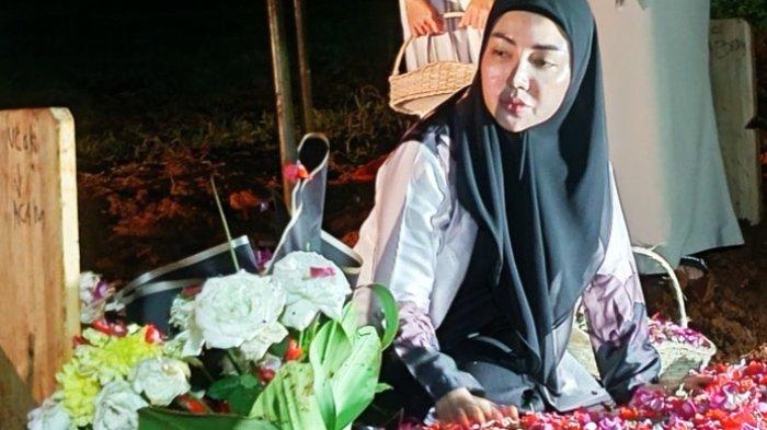 Sedih hingga Menangis, Bella Shofie Sedang Berada di Maluku Saat Ibunya ...