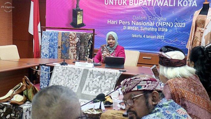 Bupati Kustini Sri Purnomo Jadikan Batik Sinom Parijotho Salak Sebagai ...