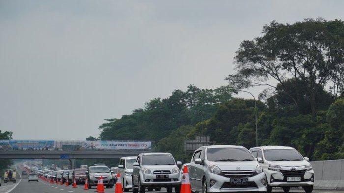 One Way Tol Cipali Dimulai dari KM 72 hingga KM 414 Tol Kalikangkung, Kepadatan di Purwakarta ...