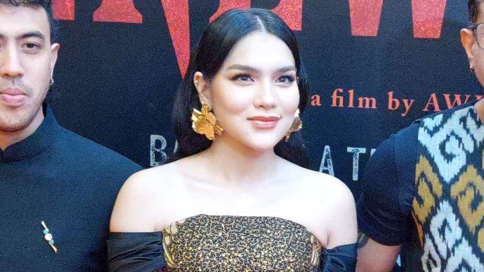 Davina Karamoy Terserang DBD Saat Syuting Film Horor 'Perewangan ... Davina Karamoy Terserang DBD Saat Syuting Film Horor 'Perewangan ...
