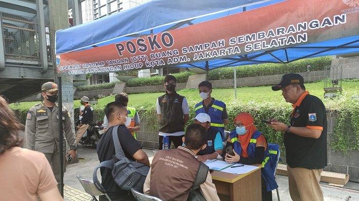 Dinas LH dan Diskominfotik DKI Tangkap 19 Warga yang Nekat Buang Sampah ... Dinas LH dan Diskominfotik DKI Tangkap 19 Warga yang Nekat Buang Sampah ...