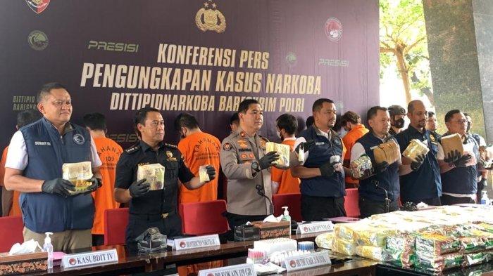 8 Orang Ditangkap Terkait Kasus Peredaran Gelap Narkoba, 1 Tersangka WNA Asal Ukraina ...