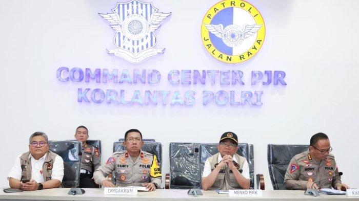 Dirgakkum Korlantas Polri Dampingi Menko PMK Tinjau Command Center PJR KM29, Arus Lalu Lintas ...
