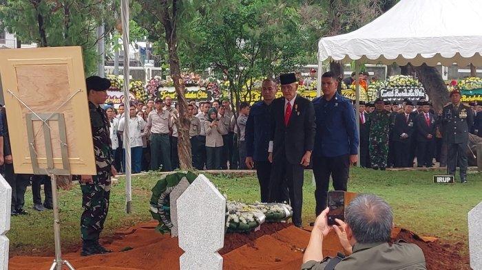 Pemakaman Doni Monardo di TMP Kalibata Dipimpin Panglima TNI Disaksikan Wakil Presiden 6 dan 11 ...