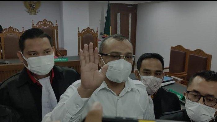 Kasus Cuitan 'Allahmu Lemah', Ferdinand Hutahaean Divonis Lima Bulan ...