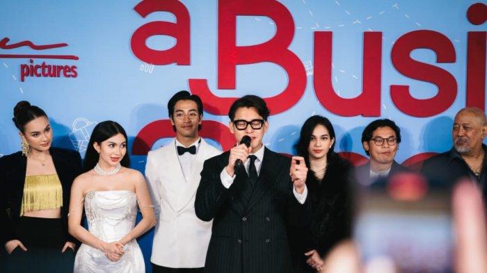 Film 'A Business Proposal' Menawarkan Hiburan yang Ringan dengan ...