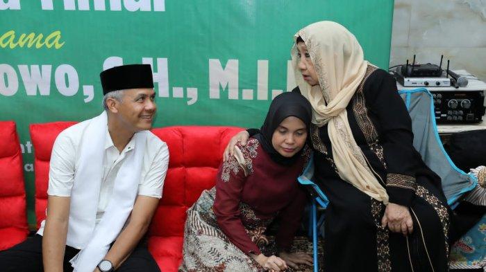 VIDEO Cerita Nyai Ainur Rohmah Pimpinan Ponpes Berikan Ganjar Sorban Putih Usai Bertemu di ...