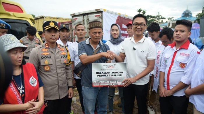 VIDEO Gerakan Nusantara Bersatu dan Relawan Jokowi Beri Bantuan ke ...