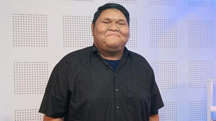 Cerita Giant Jay Mendadak 'Hilang Napas' Saat Bernyanyi karena Ditonton ...