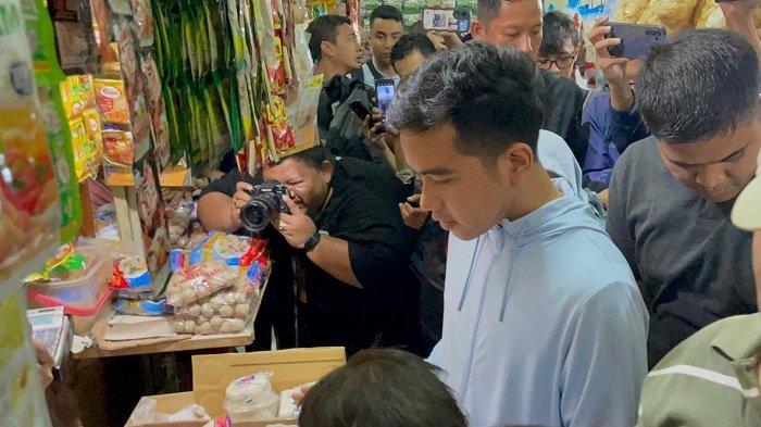 Gibran Belanja Cabai Setelah Pedagang di Pasar Rumput Jaksel Keluhkan Harga Bahan Pokok yang ...