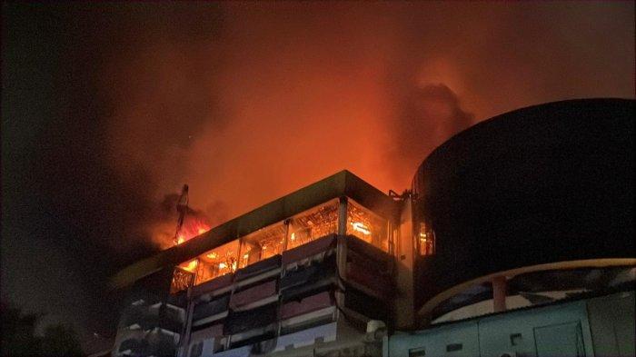 Polisi Luruskan Asal Api di Kebakaran Glodok Plaza dari Lantai 9 Tempat ...